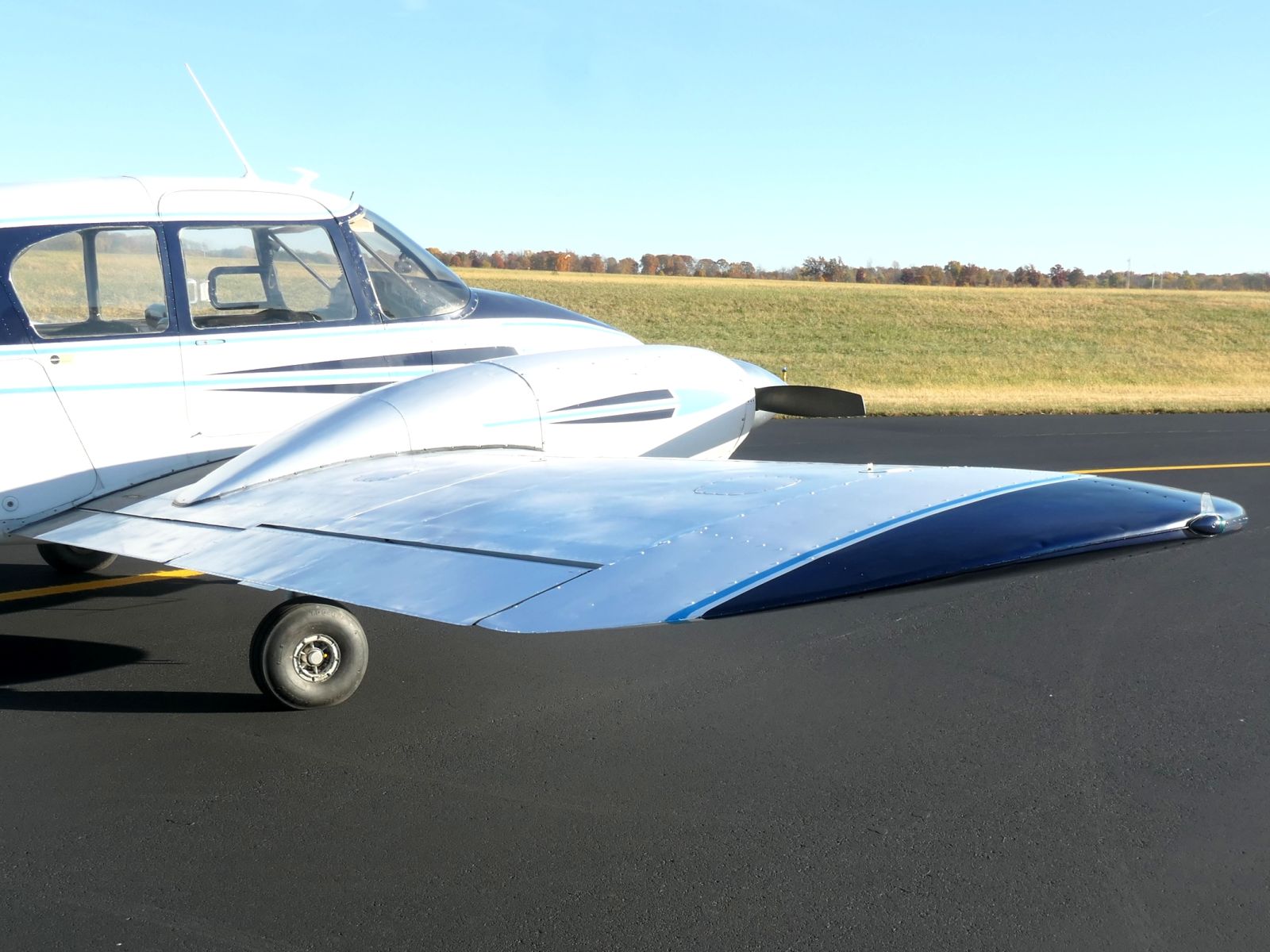 Piper Apache - N10RK - Aircraft For Sale - Indy Air Sales